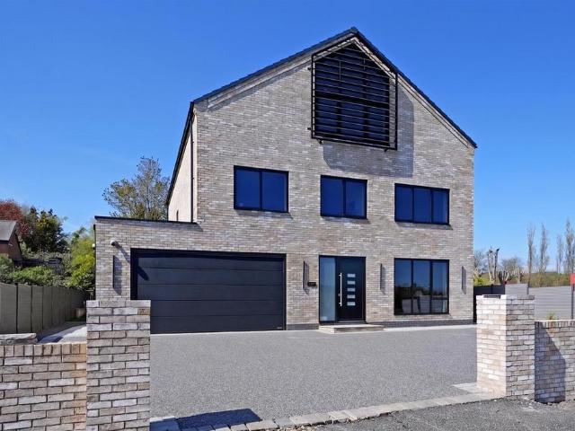 6 bedroom detached house for sale