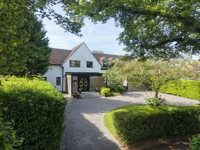 6 bedroom detached house for sale