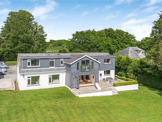 6 bedroom detached house for sale