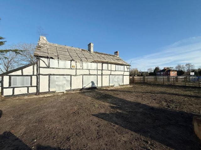 6 bedroom detached house for sale