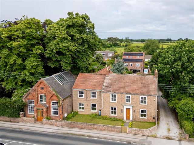 6 bedroom detached house for sale