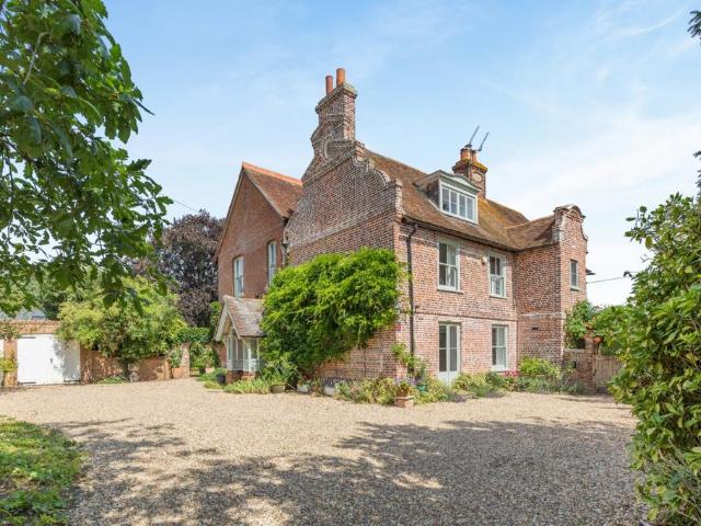 6 bedroom detached house for sale