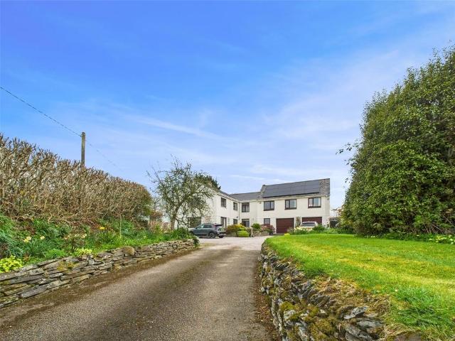 6 bedroom detached house for sale