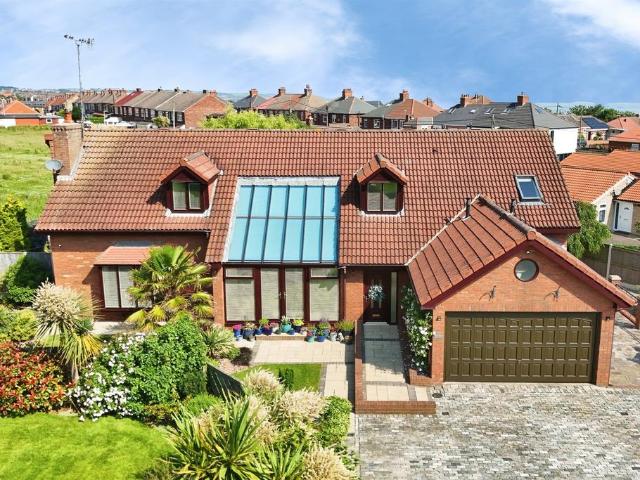 6 bedroom detached house for sale