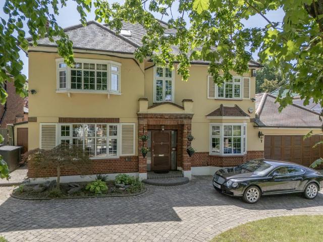 6 bedroom detached house for sale