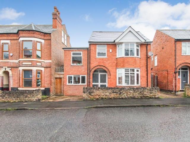 6 bedroom detached house for sale
