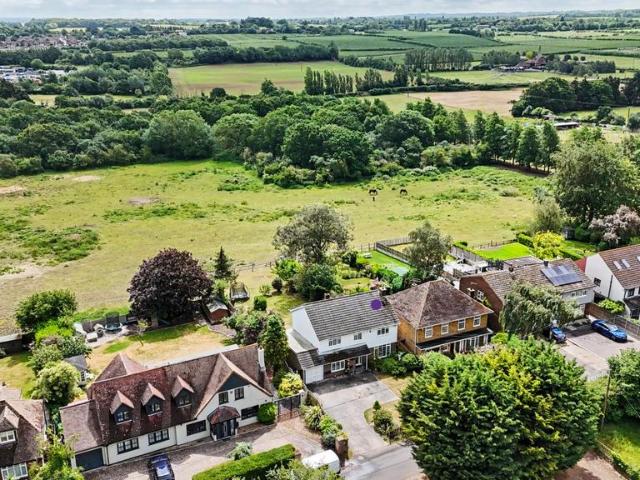 6 bedroom detached house for sale