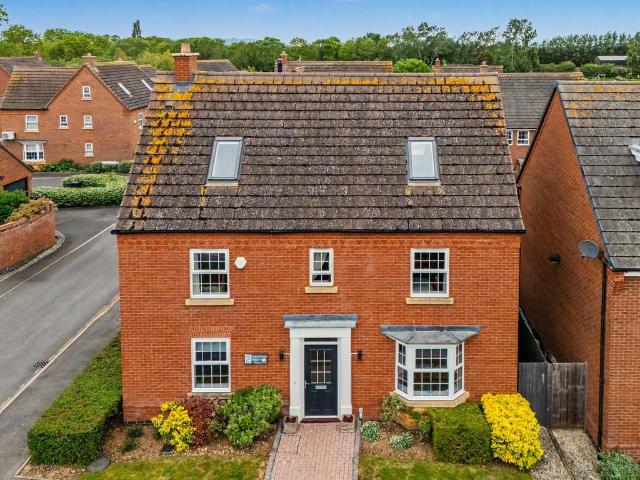 6 bedroom detached house for sale