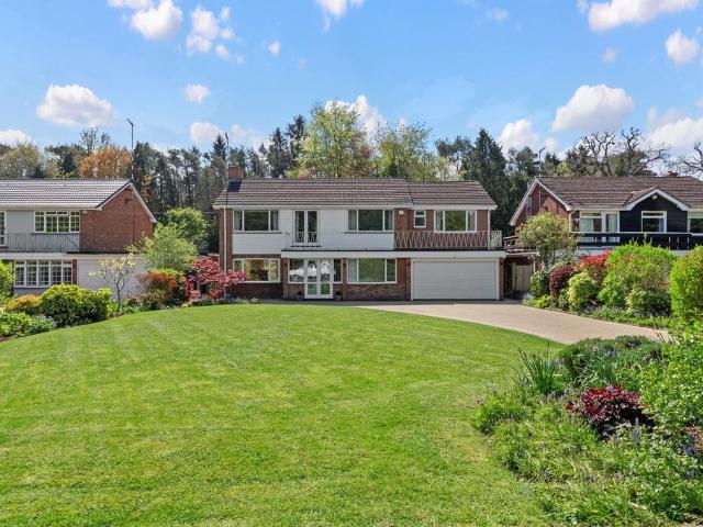 6 bedroom detached house for sale