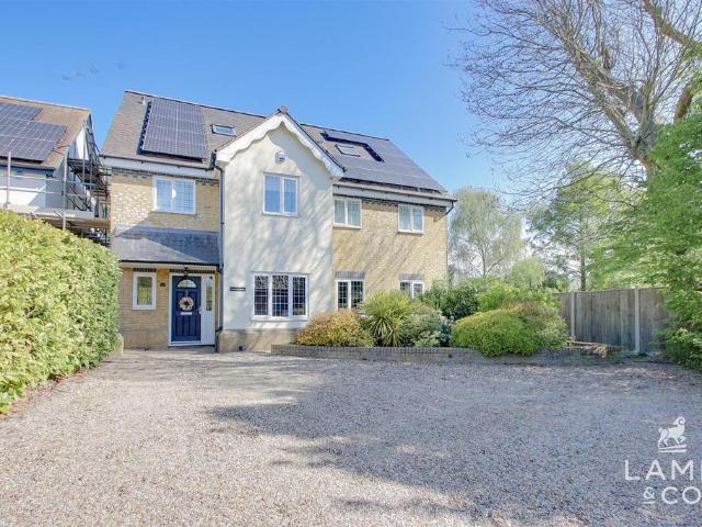 6 bedroom detached house for sale