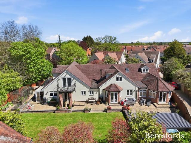 6 bedroom detached house for sale