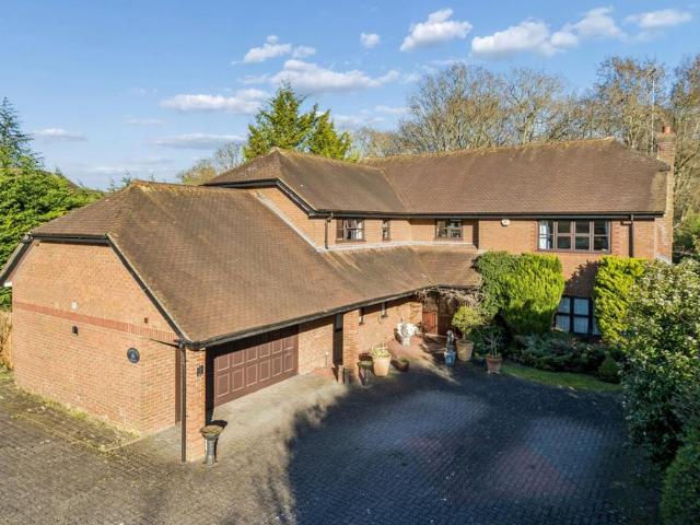 6 bedroom detached house for sale