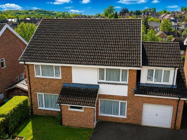 6 bedroom detached house for sale