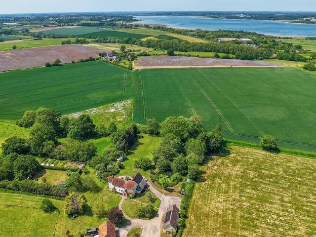 6 bedroom detached house for sale