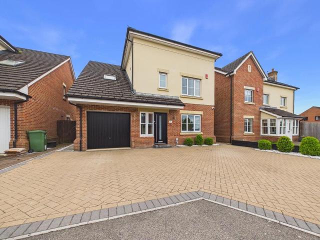 6 bedroom detached house for sale