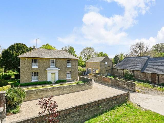 6 bedroom detached house for sale