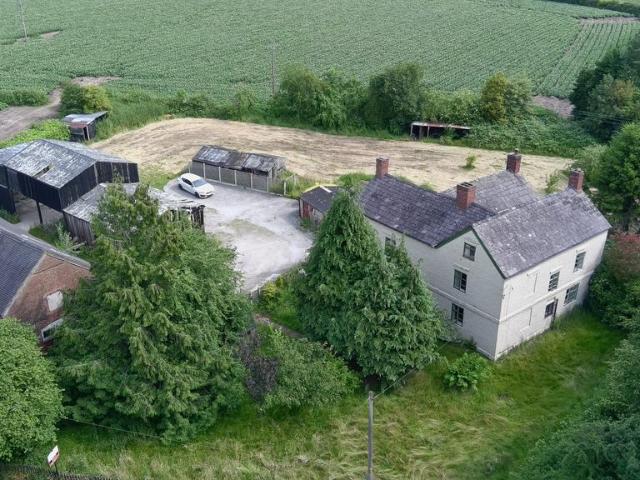 6 bedroom detached house for sale