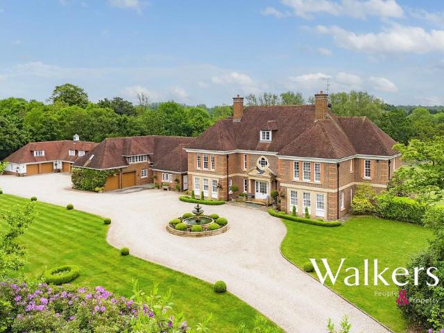 6 bedroom detached house for sale