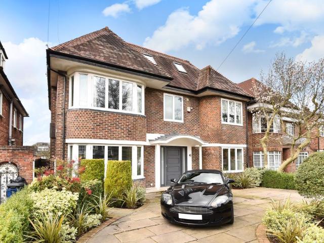 6 bedroom detached house for sale