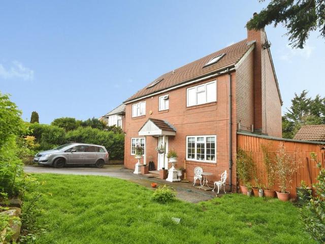 6 bedroom detached house for sale