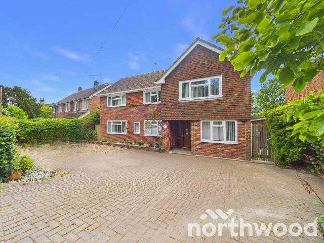 6 bedroom detached house for sale