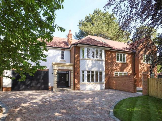6 bedroom detached house for sale