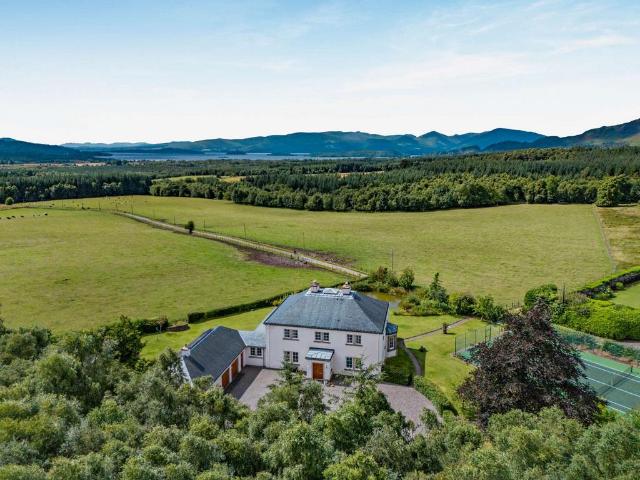 6 bedroom detached house for sale