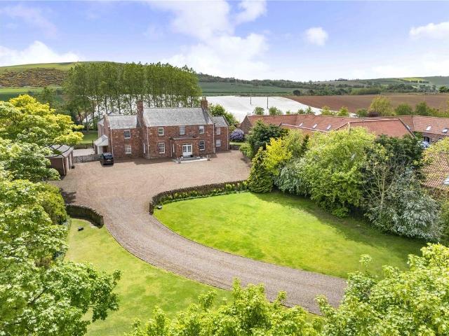 6 bedroom detached house for sale