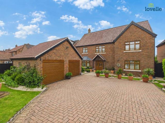 6 bedroom detached house for sale