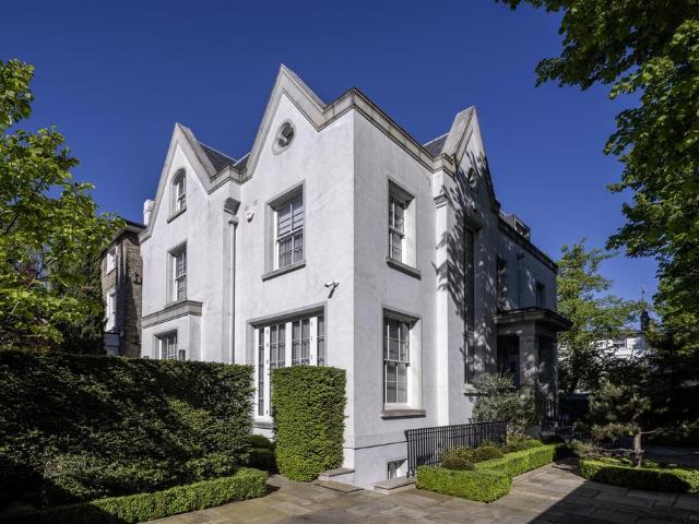 6 bedroom detached house for sale