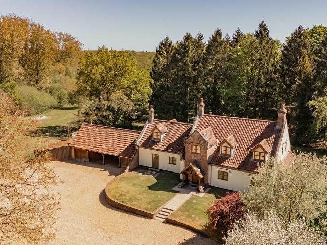 6 bedroom detached house for sale
