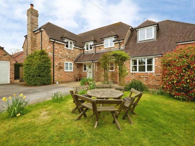 6 bedroom detached house for sale