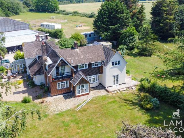 6 bedroom detached house for sale