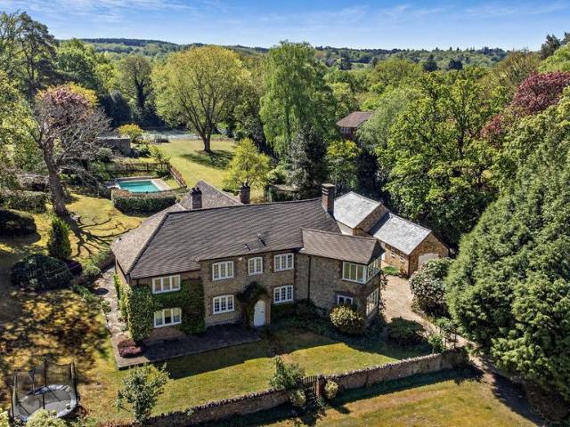 6 bedroom detached house for sale