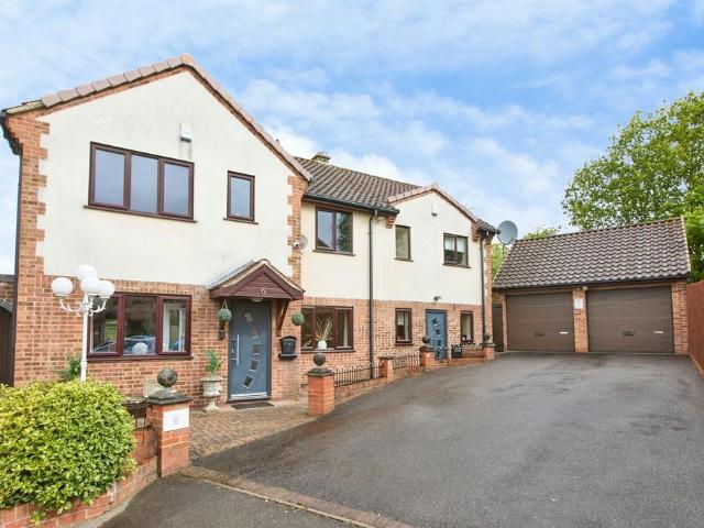 6 bedroom detached house for sale