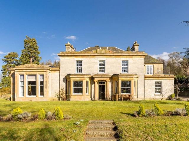 6 bedroom detached house for sale