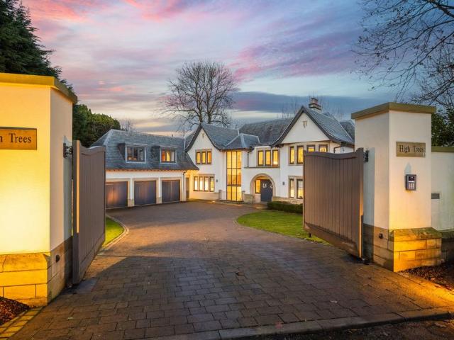 6 bedroom detached house for sale