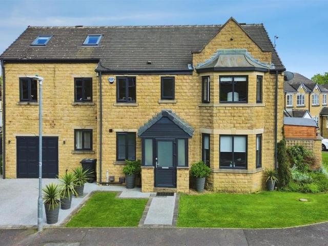 6 bedroom detached house for sale
