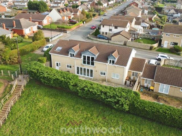 6 bedroom detached house for sale