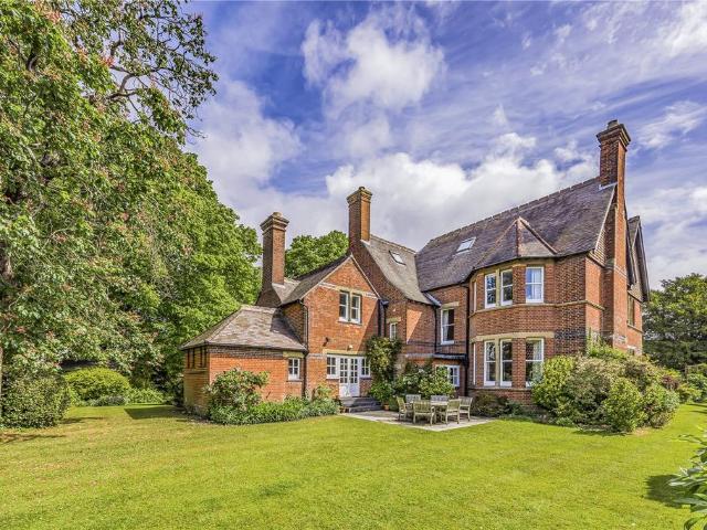 6 bedroom detached house for sale