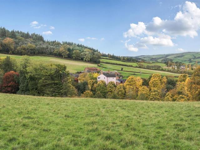 6 bedroom detached house for sale