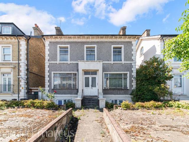 6 bedroom detached house for sale