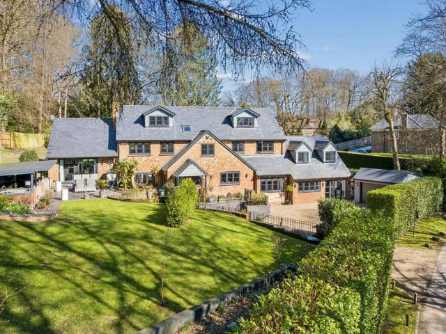 6 bedroom detached house for sale