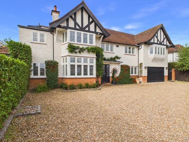 6 bedroom detached house for sale