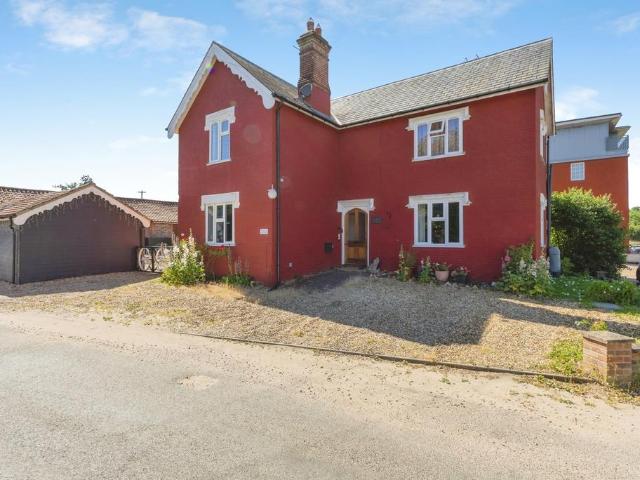 6 bedroom detached house for sale