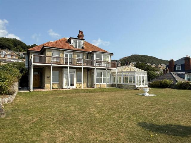 6 bedroom detached house for sale