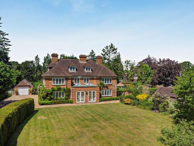 6 bedroom detached house for sale
