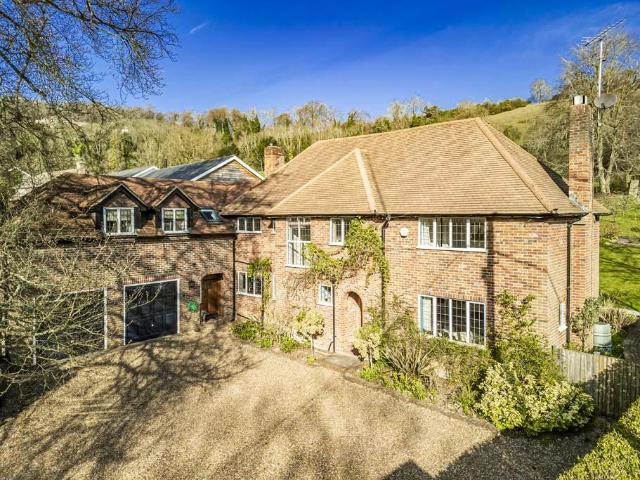 6 bedroom detached house for sale