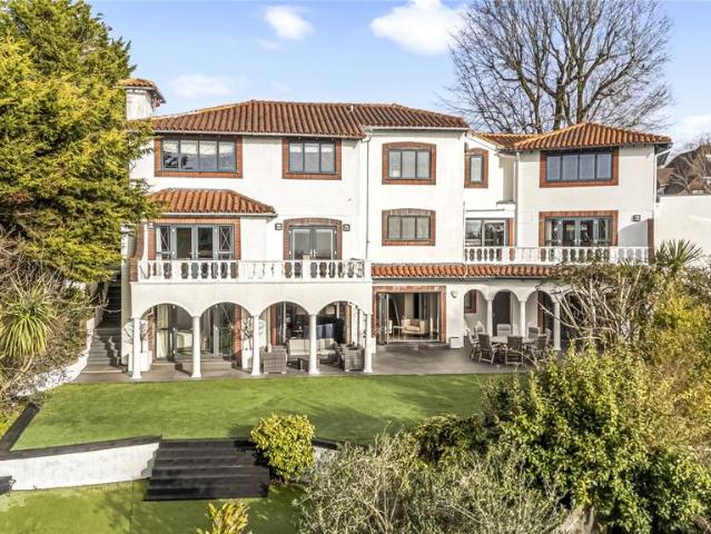 6 bedroom detached house for sale