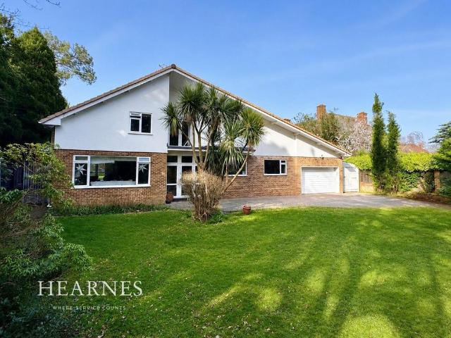 6 bedroom detached house for sale